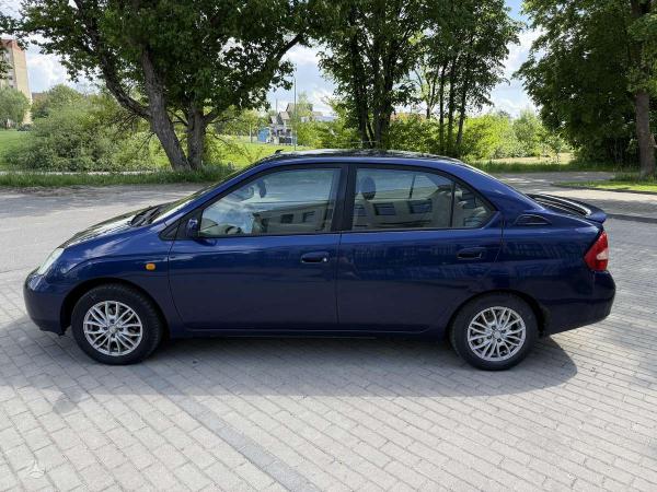 Blue Toyota Prius 2001 in Kaunas, with an engine capacity of 1.50 L and mileage of 270 thousand km for 1690 €, photo 9 on AUTOMOTO.COM.LV