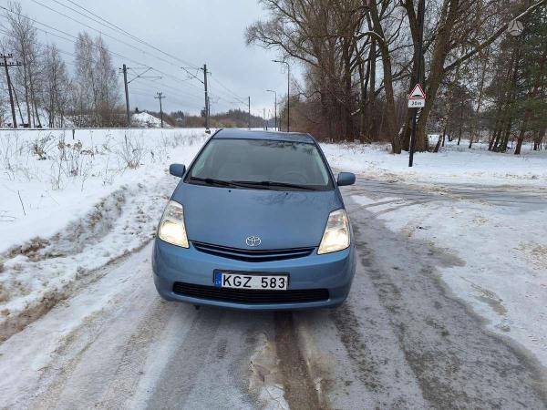 Zils Toyota Prius 2004 Viļņa, ar dzinēja tilpumu 1.50 L un nobraukumu 28 tūkst. km par 2949 €, foto 2 vietnē AUTOMOTO.COM.LV