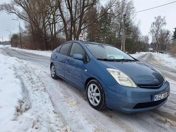 Zils Toyota Prius 2004 Viļņa, ar dzinēja tilpumu 1.50 L un nobraukumu 28 tūkst. km par 2949 €, foto 3 vietnē AUTOMOTO.COM.LV