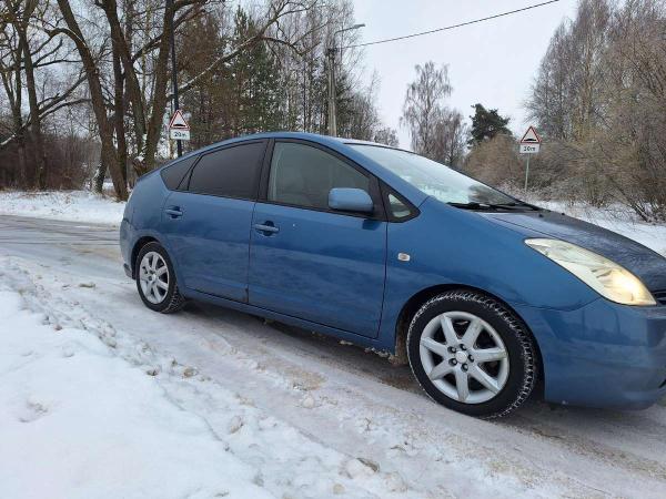 Zils Toyota Prius 2004 Viļņa, ar dzinēja tilpumu 1.50 L un nobraukumu 28 tūkst. km par 2949 €, foto 4 vietnē AUTOMOTO.COM.LV