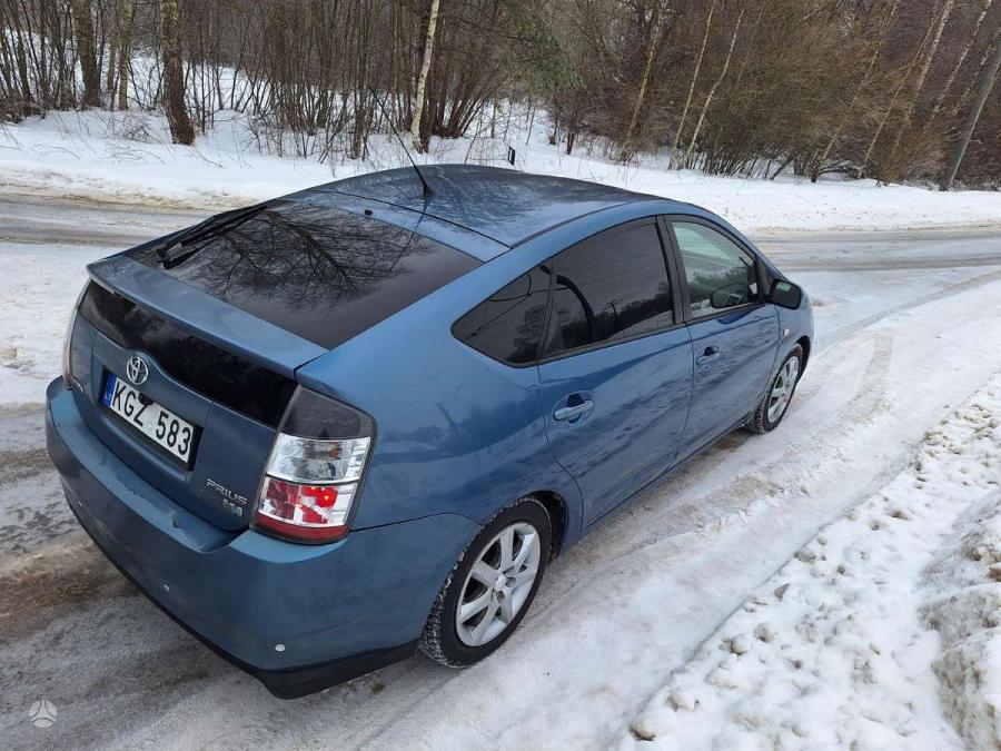 Blue Toyota Prius 2004 in Vilnius, with an engine capacity of 1.50 L and mileage of 28 thousand km for 2949 €, photo 6 on AUTOMOTO.COM.LV