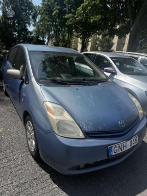 Blue Toyota Prius 2005 in Vilnius, with an engine capacity of 1.50 L and mileage of 304 thousand km for 2290 €, photo 3 on AUTOMOTO.COM.LV
