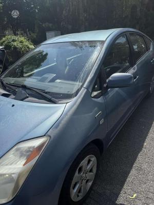 Blue Toyota Prius 2005 in Vilnius, with an engine capacity of 1.50 L and mileage of 304 thousand km for 2290 €, photo 4 on AUTOMOTO.COM.LV