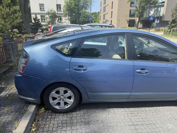 Zils Toyota Prius 2005 Viļņa, ar dzinēja tilpumu 1.50 L un nobraukumu 304 tūkst. km par 2290 €, foto 4 vietnē AUTOMOTO.COM.LV