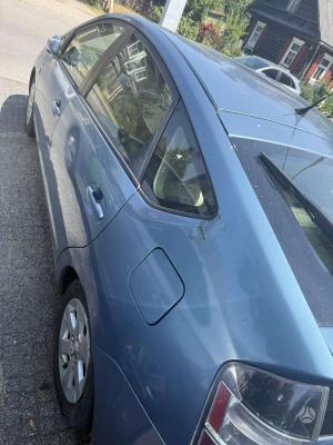Blue Toyota Prius 2005 in Vilnius, with an engine capacity of 1.50 L and mileage of 304 thousand km for 2290 €, photo 7 on AUTOMOTO.COM.LV