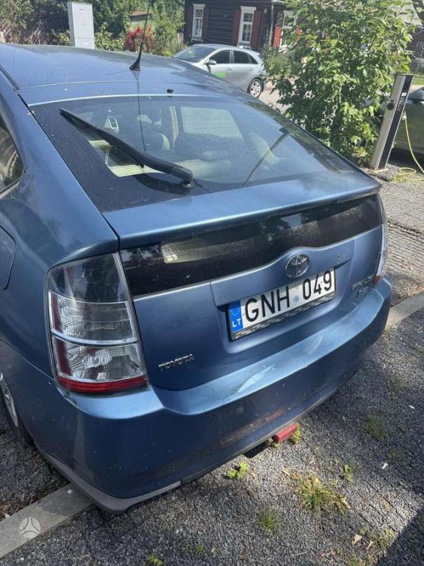 Zils Toyota Prius 2005 Viļņa, ar dzinēja tilpumu 1.50 L un nobraukumu 304 tūkst. km par 2290 €, foto 7 vietnē AUTOMOTO.COM.LV