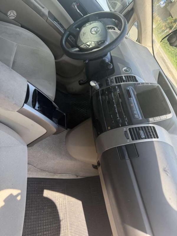 Zils Toyota Prius 2005 Viļņa, ar dzinēja tilpumu 1.50 L un nobraukumu 304 tūkst. km par 2290 €, foto 9 vietnē AUTOMOTO.COM.LV