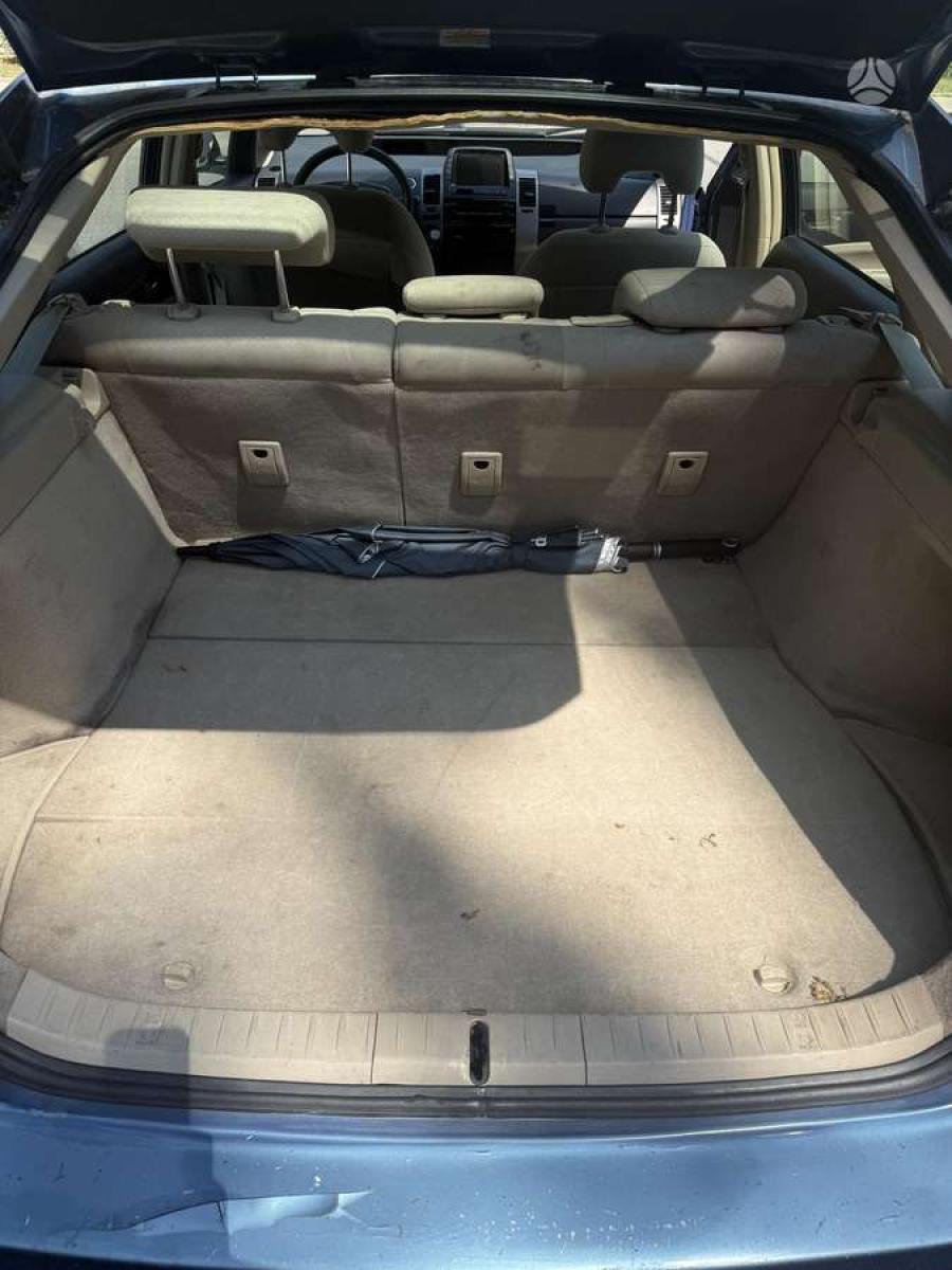 Blue Toyota Prius 2005 in Vilnius, with an engine capacity of 1.50 L and mileage of 304 thousand km for 2290 €, photo 12 on AUTOMOTO.COM.LV
