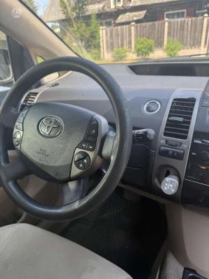 Blue Toyota Prius 2005 in Vilnius, with an engine capacity of 1.50 L and mileage of 304 thousand km for 2290 €, photo 17 on AUTOMOTO.COM.LV