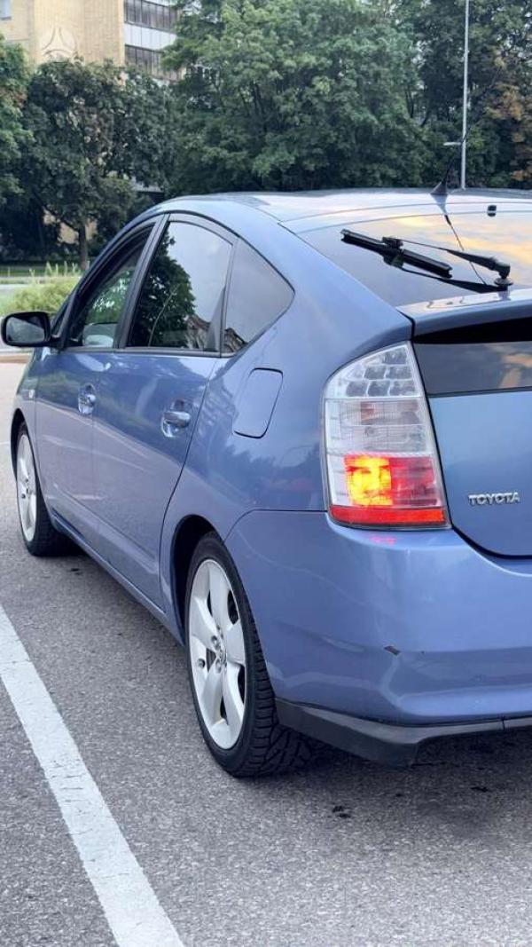 Zils Toyota Prius 2006 Viļņa, ar dzinēja tilpumu 1.50 L un nobraukumu 342 tūkst. km par 3000 €, foto 3 vietnē AUTOMOTO.COM.LV