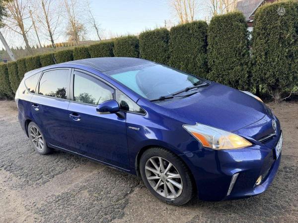 Blue Toyota Prius 2012 in Vilnius, with an engine capacity of 1.80 L and mileage of 385 thousand km for 9250 €, photo 5 on AUTOMOTO.COM.LV