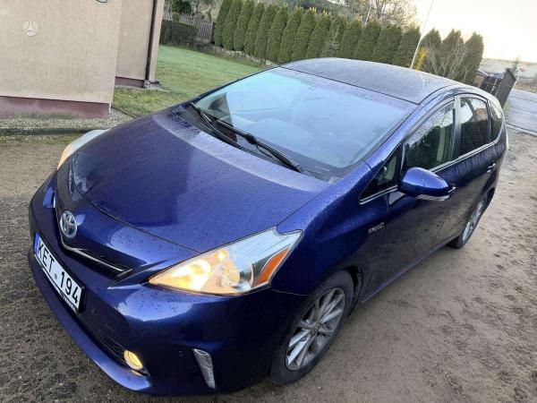 Blue Toyota Prius 2012 in Vilnius, with an engine capacity of 1.80 L and mileage of 385 thousand km for 9250 €, photo 6 on AUTOMOTO.COM.LV