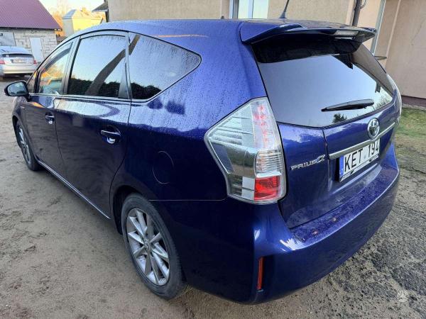 Blue Toyota Prius 2012 in Vilnius, with an engine capacity of 1.80 L and mileage of 385 thousand km for 9250 €, photo 7 on AUTOMOTO.COM.LV
