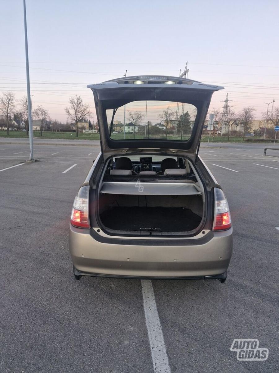 Brown Toyota Prius 2004 in Siauliai, with an engine capacity of 1.50 L and mileage of 317 thousand km for 3500 €, photo 4 on AUTOMOTO.COM.LV