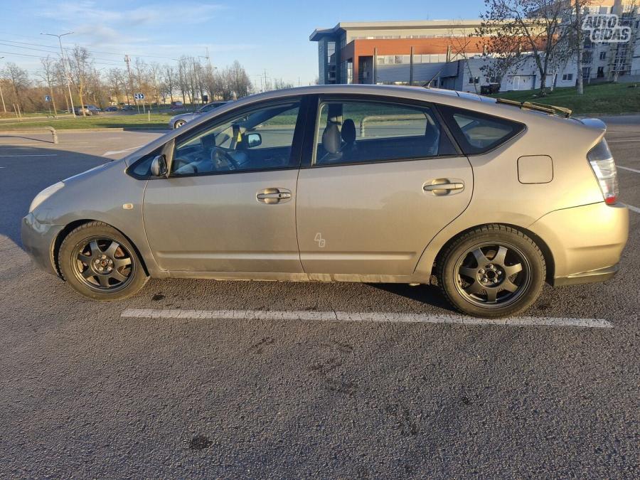 Brown Toyota Prius 2004 in Siauliai, with an engine capacity of 1.50 L and mileage of 317 thousand km for 3500 €, photo 11 on AUTOMOTO.COM.LV