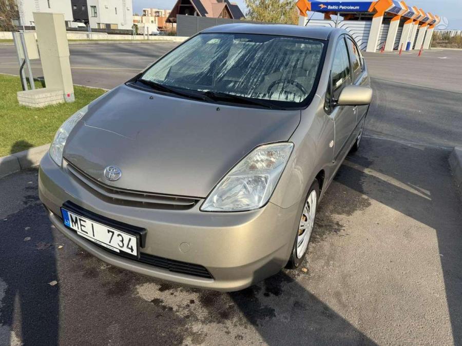 Brown Toyota Prius 2005 in Vilnius, with an engine capacity of 0.00 L and mileage of 167 thousand km for 2500 €, photo 1 on AUTOMOTO.COM.LV