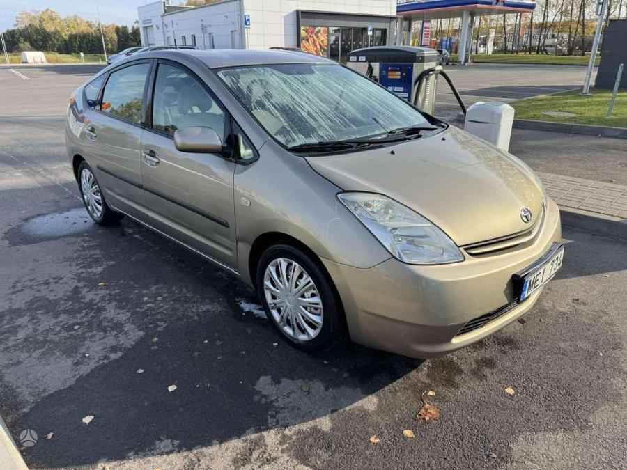 Brown Toyota Prius 2005 in Vilnius, with an engine capacity of 0.00 L and mileage of 167 thousand km for 2500 €, photo 2 on AUTOMOTO.COM.LV