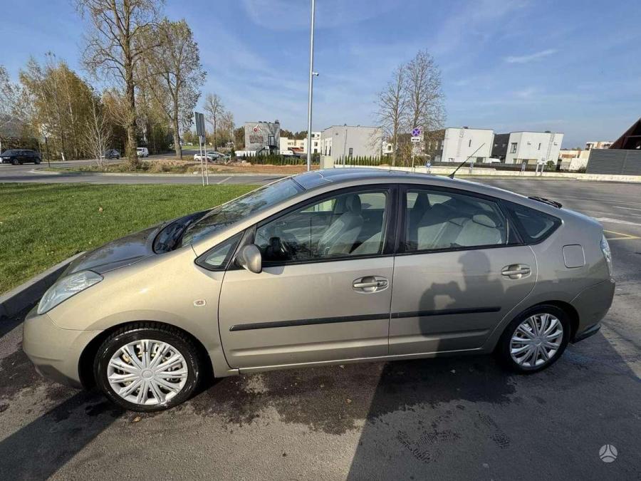Brown Toyota Prius 2005 in Vilnius, with an engine capacity of 0.00 L and mileage of 167 thousand km for 2500 €, photo 8 on AUTOMOTO.COM.LV