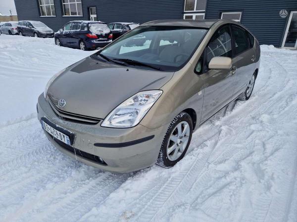 Brūns Toyota Prius 2005 Tauragė, ar dzinēja tilpumu 1.50 L un nobraukumu 120 tūkst. km par 3800 €, foto 1 vietnē AUTOMOTO.COM.LV