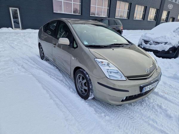 Brūns Toyota Prius 2005 Tauragė, ar dzinēja tilpumu 1.50 L un nobraukumu 120 tūkst. km par 3800 €, foto 3 vietnē AUTOMOTO.COM.LV