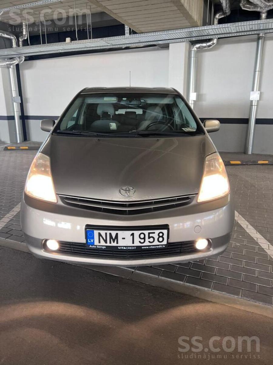 Brown Toyota Prius 2005 in Riga, with an engine capacity of 1.50 L and mileage of 321 thousand km for 4150 €, photo 3 on AUTOMOTO.COM.LV