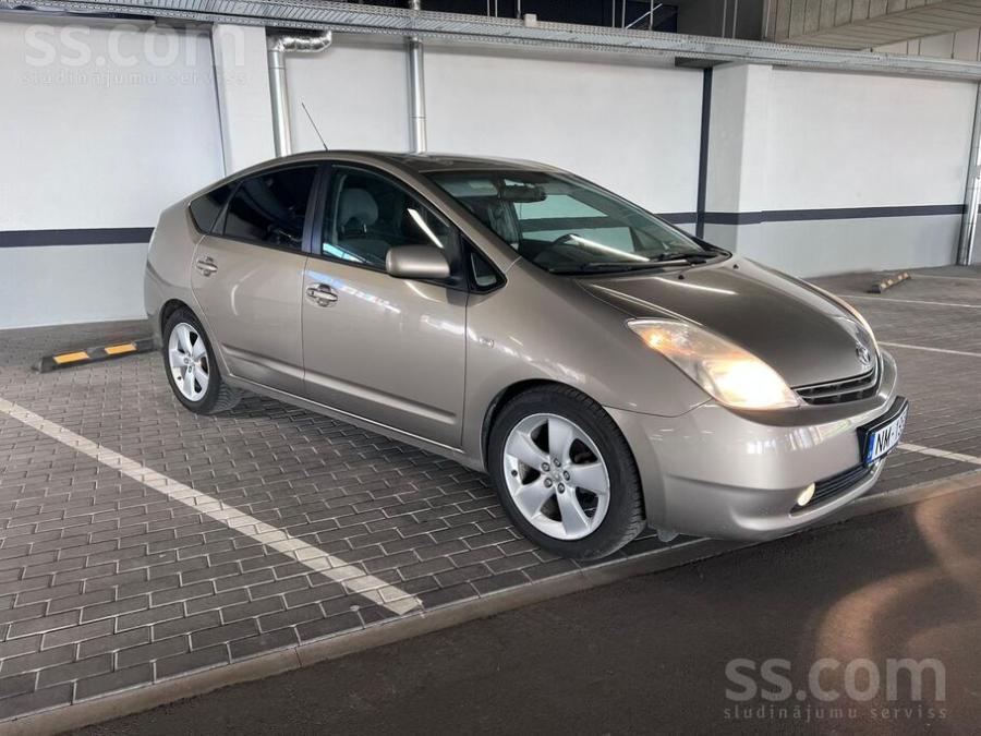 Brown Toyota Prius 2005 in Riga, with an engine capacity of 1.50 L and mileage of 321 thousand km for 4150 €, photo 4 on AUTOMOTO.COM.LV