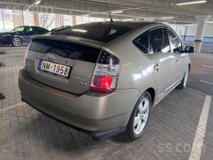 Brown Toyota Prius 2005 in Riga, with an engine capacity of 1.50 L and mileage of 321 thousand km for 4150 €, photo 5 on AUTOMOTO.COM.LV