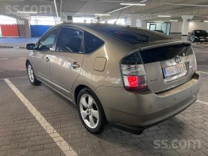 Brown Toyota Prius 2005 in Riga, with an engine capacity of 1.50 L and mileage of 321 thousand km for 4150 €, photo 6 on AUTOMOTO.COM.LV