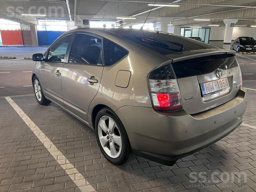 Brown Toyota Prius 2005 in Riga, with an engine capacity of 1.50 L and mileage of 321 thousand km for 4150 €, photo 6 on AUTOMOTO.COM.LV