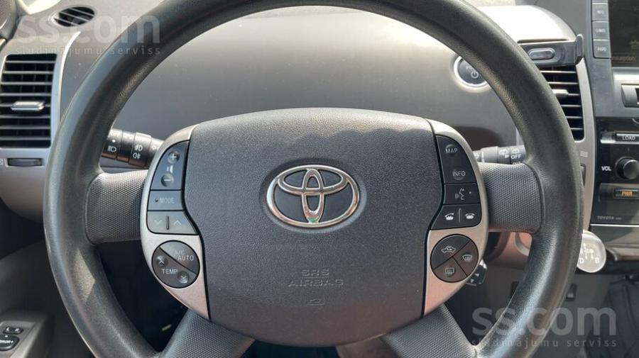 Brown Toyota Prius 2005 in Riga, with an engine capacity of 1.50 L and mileage of 321 thousand km for 4150 €, photo 10 on AUTOMOTO.COM.LV