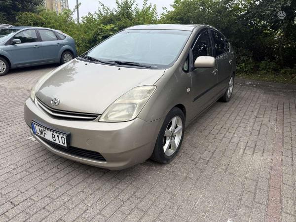 Brūns Toyota Prius 2005 Viļņa, ar dzinēja tilpumu 1.50 L un nobraukumu 400 tūkst. km par 2800 €, foto 1 vietnē AUTOMOTO.COM.LV