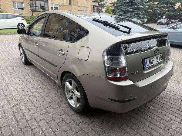 Brūns Toyota Prius 2005 Viļņa, ar dzinēja tilpumu 1.50 L un nobraukumu 400 tūkst. km par 2800 €, foto 4 vietnē AUTOMOTO.COM.LV