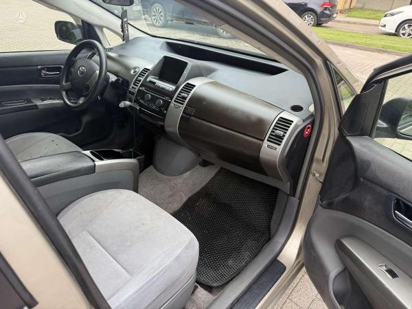 Brūns Toyota Prius 2005 Viļņa, ar dzinēja tilpumu 1.50 L un nobraukumu 400 tūkst. km par 2800 €, foto 6 vietnē AUTOMOTO.COM.LV