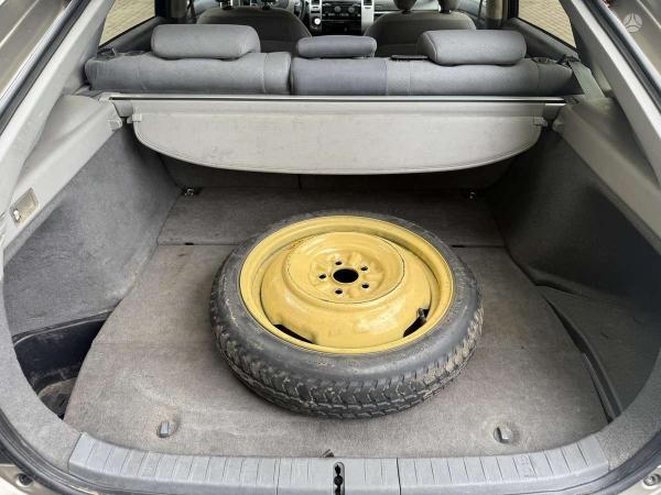 Brūns Toyota Prius 2005 Viļņa, ar dzinēja tilpumu 1.50 L un nobraukumu 400 tūkst. km par 2800 €, foto 8 vietnē AUTOMOTO.COM.LV