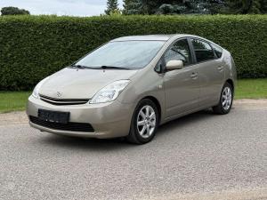 Brown Toyota Prius 2005 in Ukmerge, with an engine capacity of 1.50 L and mileage of 299 thousand km for 2950 €, photo  on AUTOMOTO.COM.LV