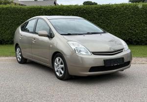 Brown Toyota Prius 2005 in Ukmerge, with an engine capacity of 1.50 L and mileage of 299 thousand km for 2950 €, photo 3 on AUTOMOTO.COM.LV