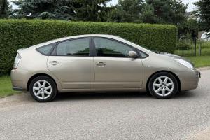 Brown Toyota Prius 2005 in Ukmerge, with an engine capacity of 1.50 L and mileage of 299 thousand km for 2950 €, photo 7 on AUTOMOTO.COM.LV