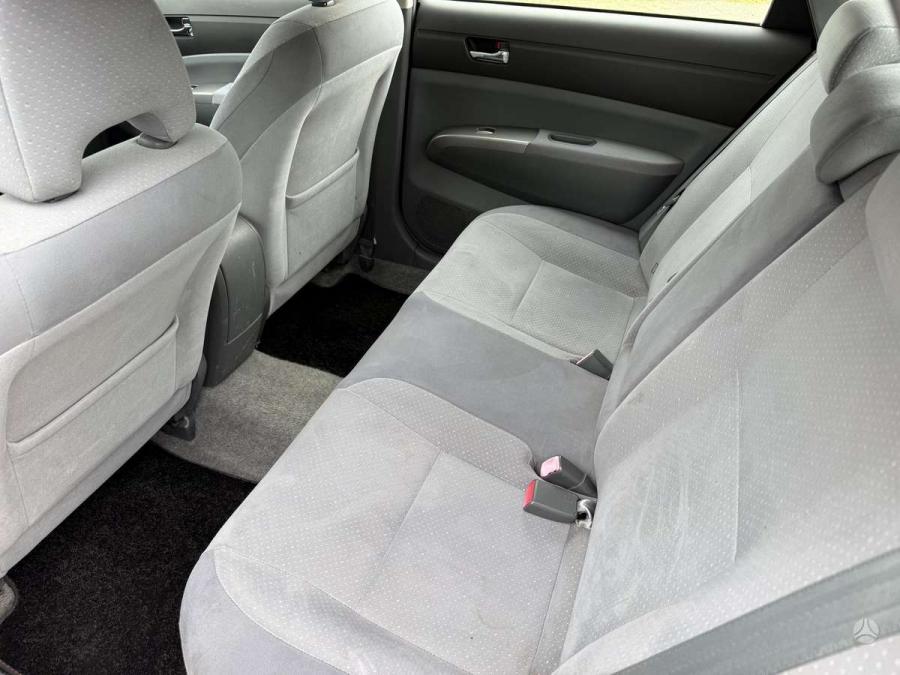 Brown Toyota Prius 2005 in Ukmerge, with an engine capacity of 1.50 L and mileage of 299 thousand km for 2950 €, photo 11 on AUTOMOTO.COM.LV