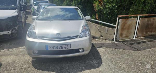 Brūns Toyota Prius 2005 Kauņa, ar dzinēja tilpumu 1.50 L un nobraukumu 167 tūkst. km par 4400 €, foto 1 vietnē AUTOMOTO.COM.LV