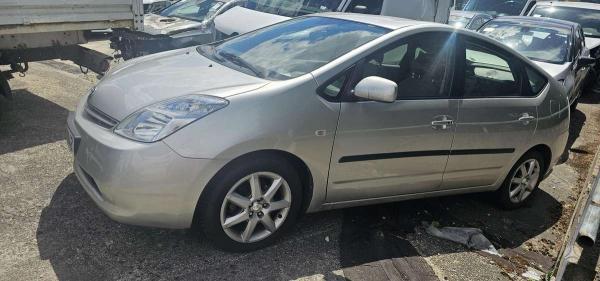 Brūns Toyota Prius 2005 Kauņa, ar dzinēja tilpumu 1.50 L un nobraukumu 167 tūkst. km par 4400 €, foto 3 vietnē AUTOMOTO.COM.LV