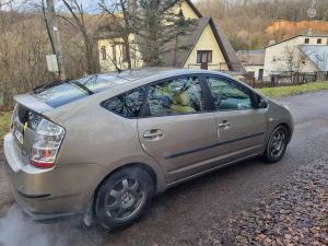 Brown Toyota Prius 2006 in Kaunas, with an engine capacity of 1.50 L and mileage of 382 thousand km for 2800 €, photo 5 on AUTOMOTO.COM.LV