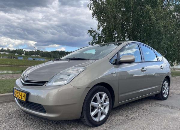 Brūns Toyota Prius 2006 Viļņa, ar dzinēja tilpumu 1.50 L un nobraukumu 240 tūkst. km par 3450 €, foto 3 vietnē AUTOMOTO.COM.LV