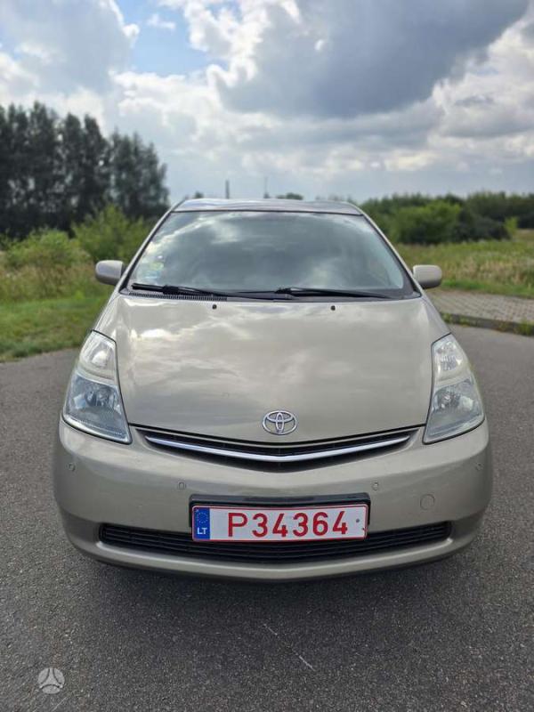 Toyota Prius 2007 in Vilnius on AUTOMOTO.COM.LV Brown Toyota Prius 2007 in Vilnius, with an engine capacity of 1.50 L and mileage of 297 thousand km for 3999 €, photo 3 on AUTOMOTO.COM.LV