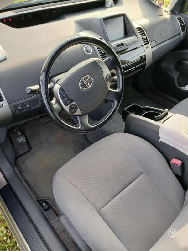 Toyota Prius 2007 Utena vietnē Brūns Toyota Prius 2007 Utena, ar dzinēja tilpumu 1.50 L un nobraukumu 300 tūkst. km par 5100 €, foto 3 vietnē AUTOMOTO.COM.LV