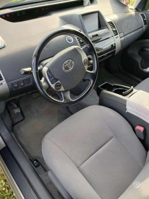 Brown Toyota Prius 2007 in Utena, with an engine capacity of 1.50 L and mileage of 300 thousand km for 5100 €, photo 3 on AUTOMOTO.COM.LV