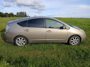 Brown Toyota Prius 2007 in Utena, with an engine capacity of 1.50 L and mileage of 300 thousand km for 5100 €, photo 10 on AUTOMOTO.COM.LV