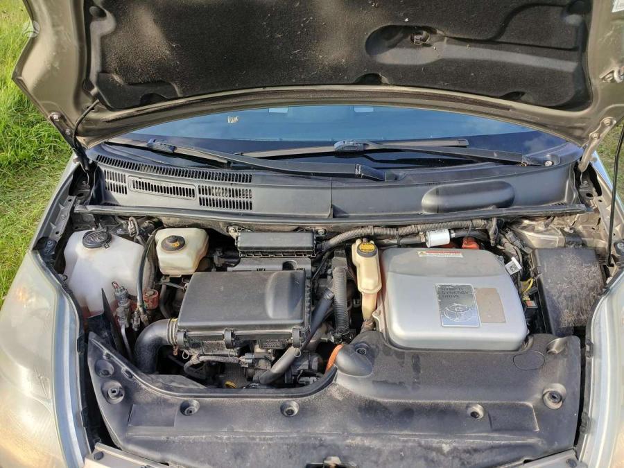 Brown Toyota Prius 2007 in Utena, with an engine capacity of 1.50 L and mileage of 300 thousand km for 5100 €, photo 13 on AUTOMOTO.COM.LV
