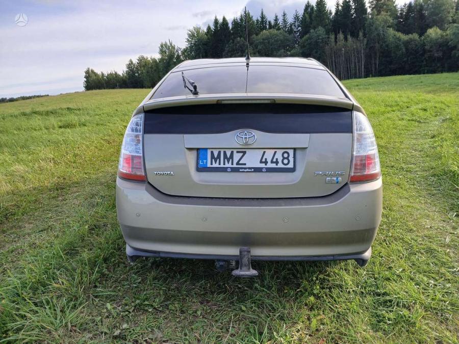 Brown Toyota Prius 2007 in Utena, with an engine capacity of 1.50 L and mileage of 300 thousand km for 5100 €, photo 14 on AUTOMOTO.COM.LV