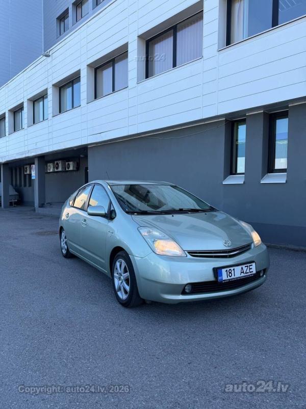 Zaļš Toyota Prius 2006 Tallina, ar dzinēja tilpumu 1.50 L un nobraukumu 332 tūkst. km par 1699 €, foto 2 vietnē AUTOMOTO.COM.LV