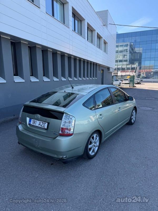 Zaļš Toyota Prius 2006 Tallina, ar dzinēja tilpumu 1.50 L un nobraukumu 332 tūkst. km par 1699 €, foto 3 vietnē AUTOMOTO.COM.LV